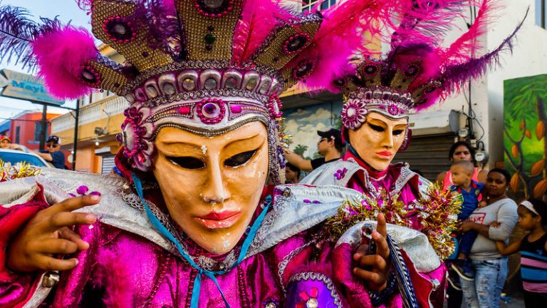 El Carnaval Dominicano: Folklore, Baile y Diversión - Soy Caribe Premium